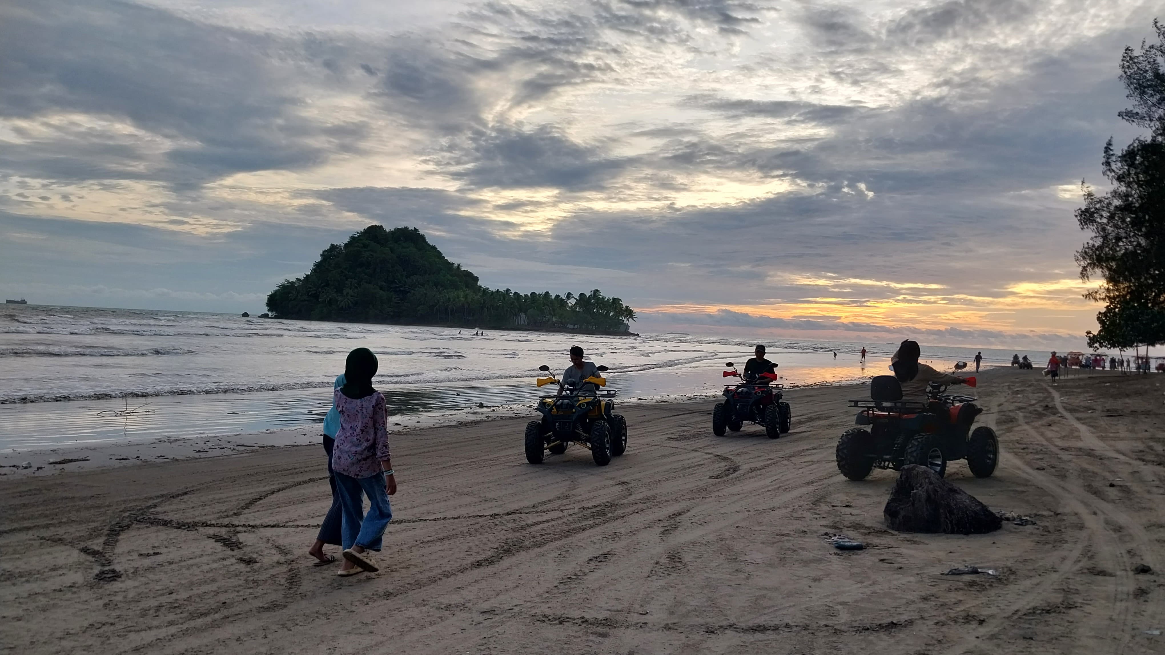Pemko Padang Targetkan Kawasan Wisata Bebas Pungli - Pemerintah Kota Padang